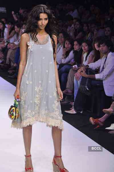 Sucheta Sharma showcases a creation by designer Pallavi Mohan on final ...