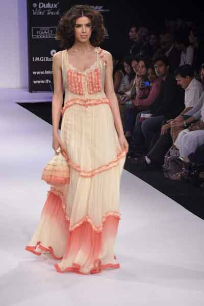 Sucheta Sharma showcases a creation by designer Pallavi Mohan on final ...