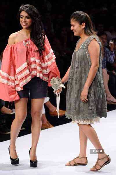 A model showcases a creation by designer Pallavi Mohan (R) on final day ...