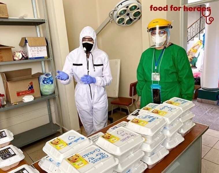 Beauty queen distributes hot meals to frontline heroes amid pandemic