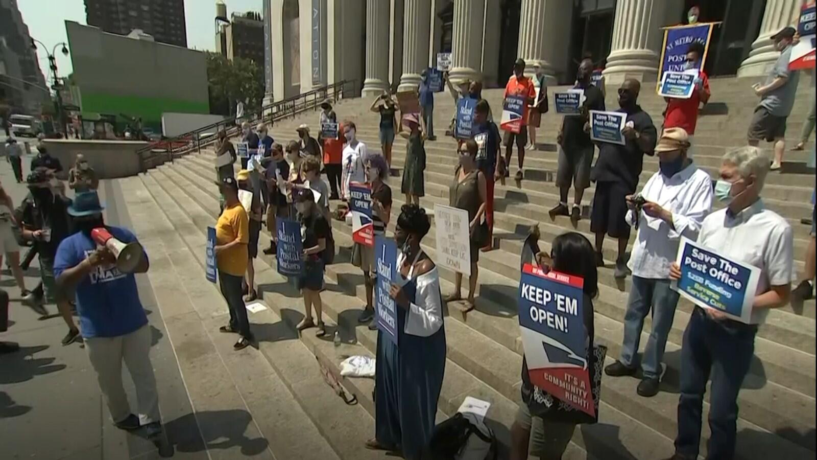 NYC postal workers stage protest against cutbacks