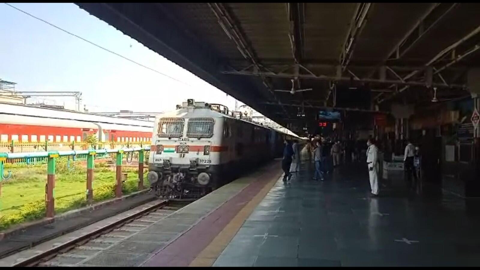 Passenger trains start from Indore after 168 days