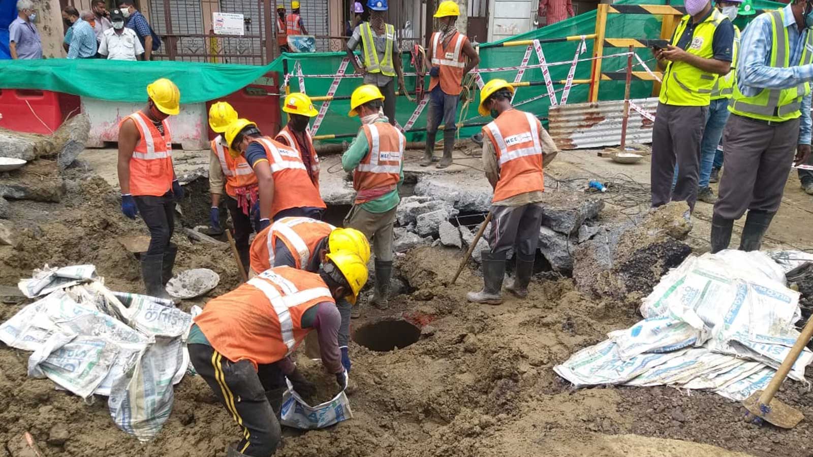 Small cave-in at Jagannath Shankar Sheth (JSS) Road due to ingress of ...