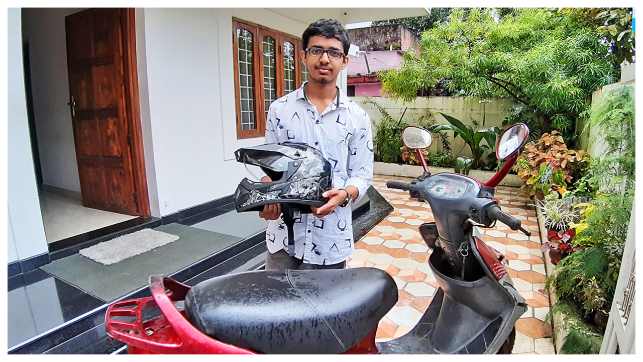 Kochi: A Smart Lad innovates a Smart Helmet
