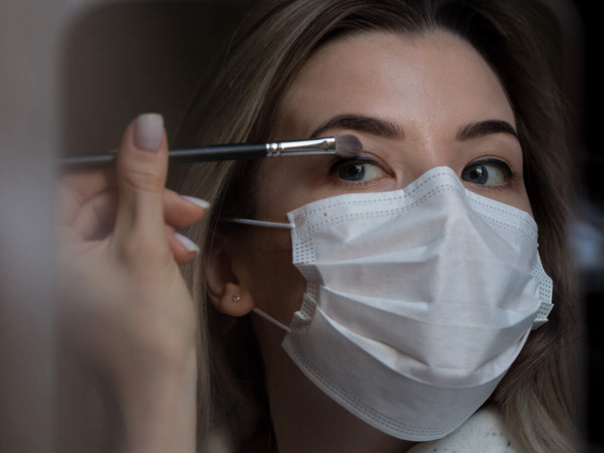 5 last minute tricks to flaunt make-up with a mask