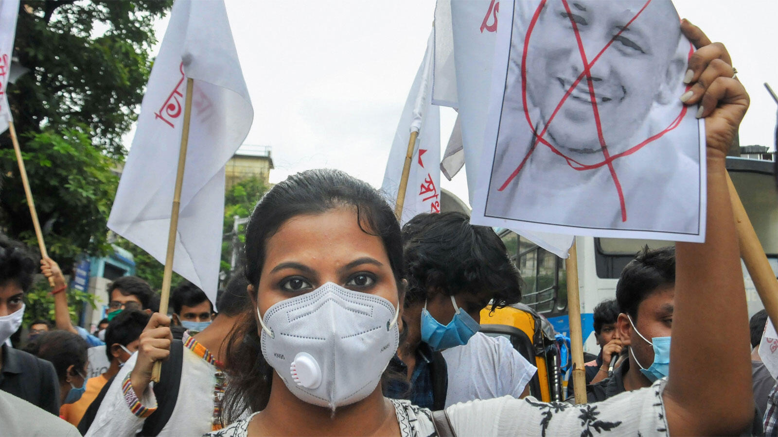 Watch: Congress, Left workers break police barricading during protest ...