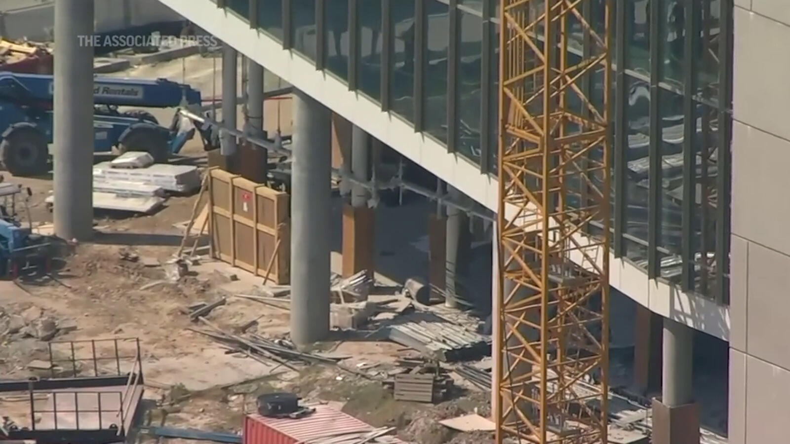 3 dead in Texas after partial building collapse