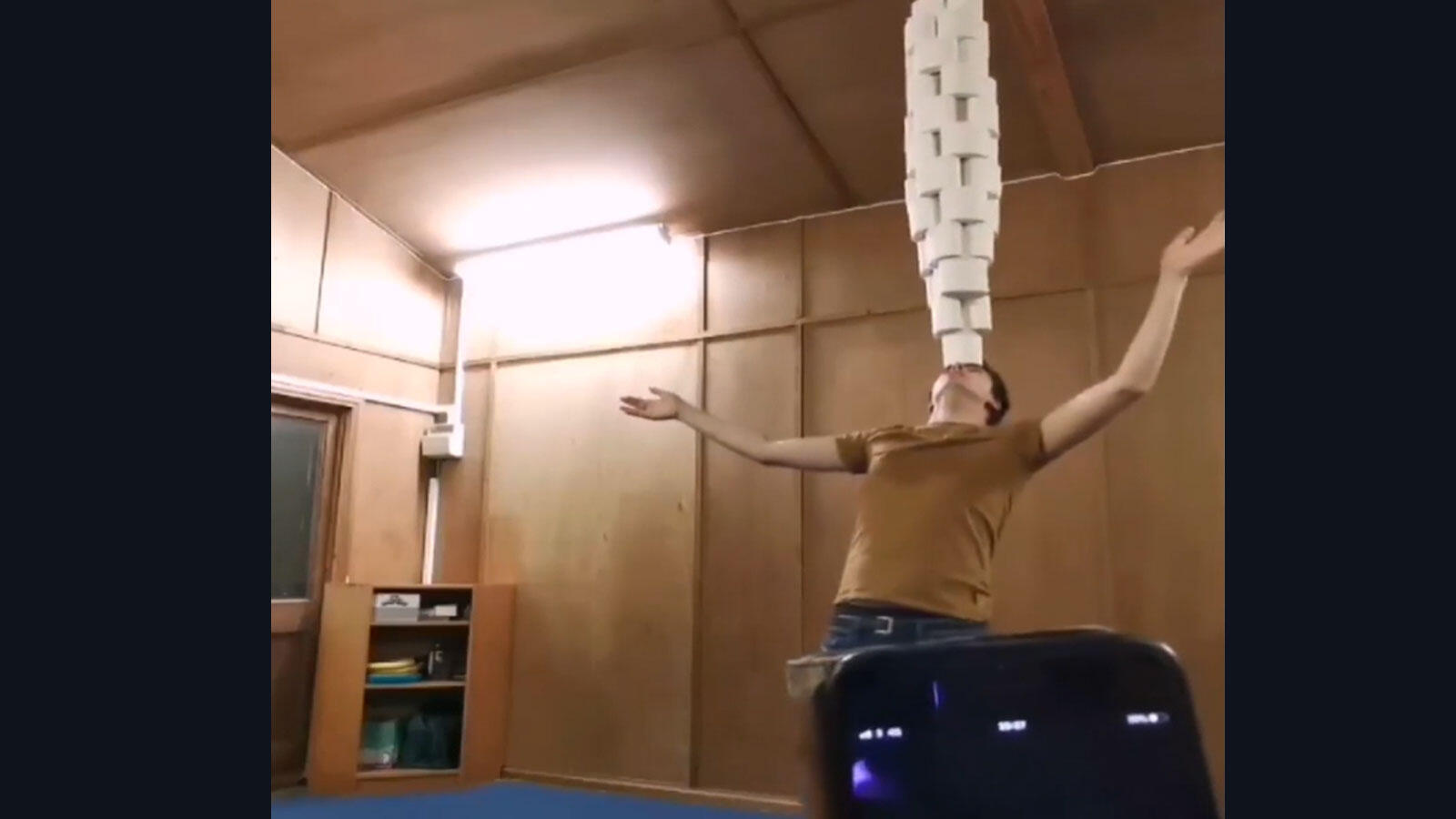 Amazing: Man balances stack of toilet rolls on his head, sets world record