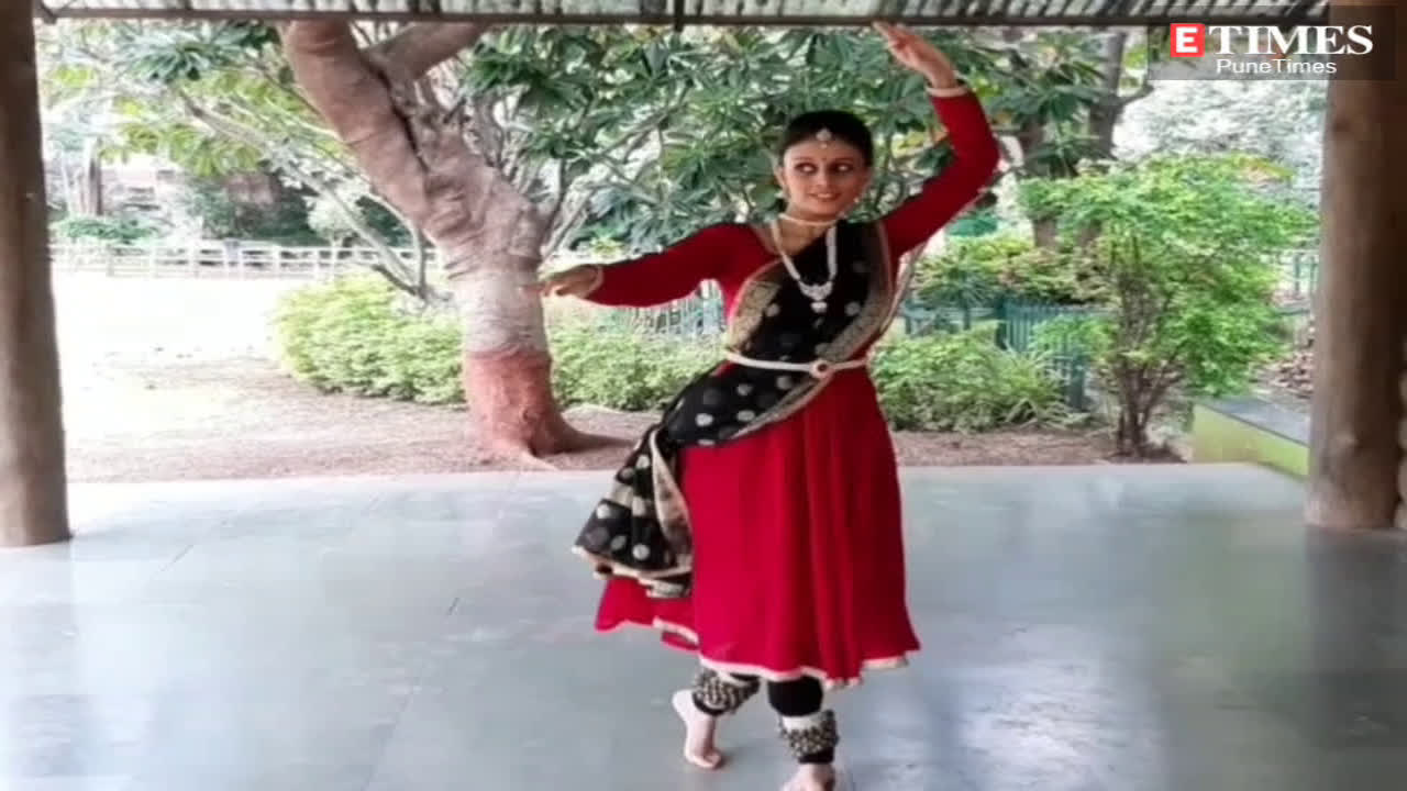 BMCC student Sayee Bhide performs Taal Rupak at college fest Astitva