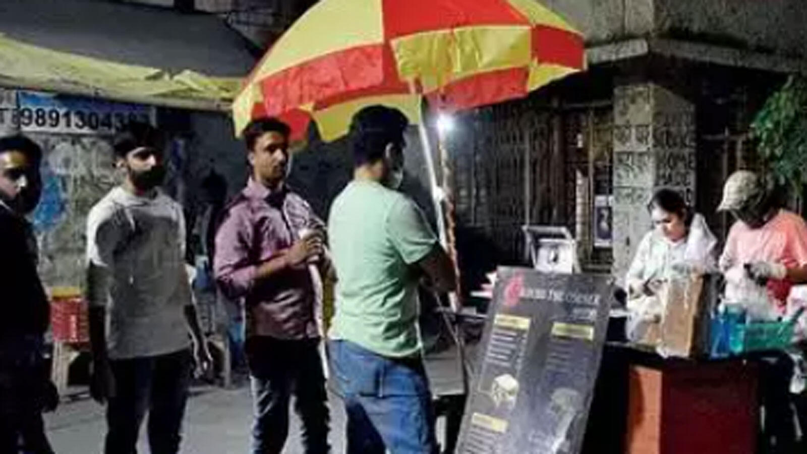 Noida: Former MNC staffer start food stall after losing job