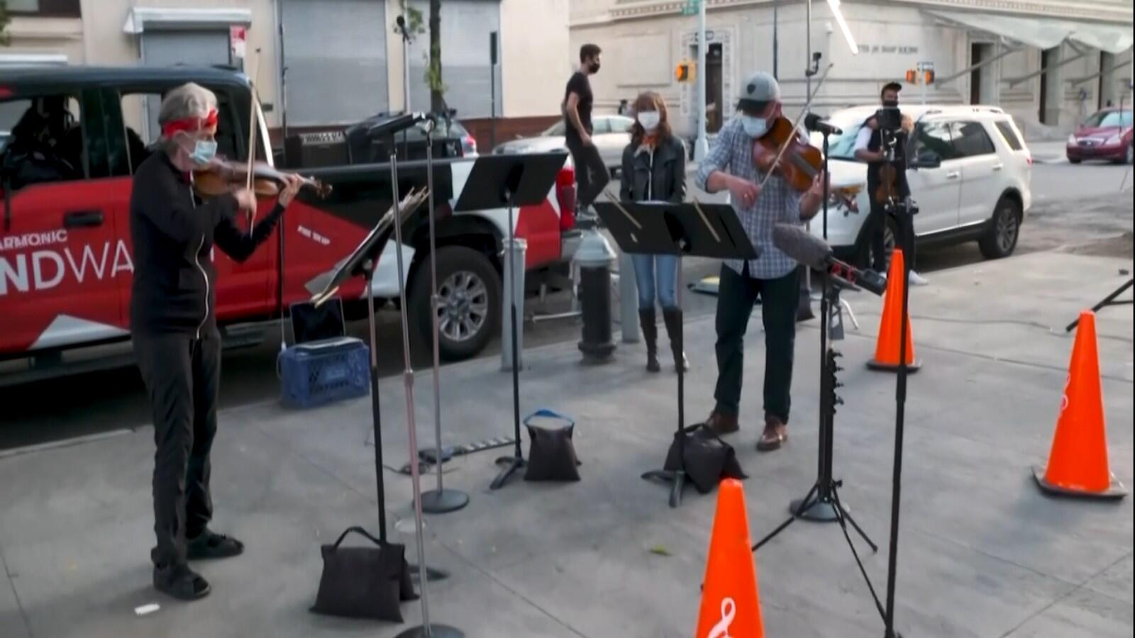 Pop-up orchestra fills void for musicians, public in NYC