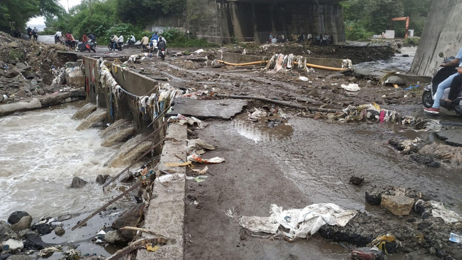 Pune: Bridge gets damaged due to heavy rains