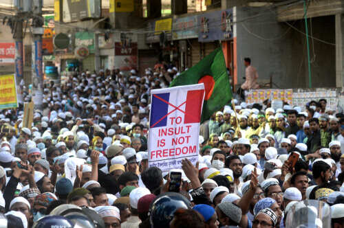 Thousands of Muslims stage anti-France protests