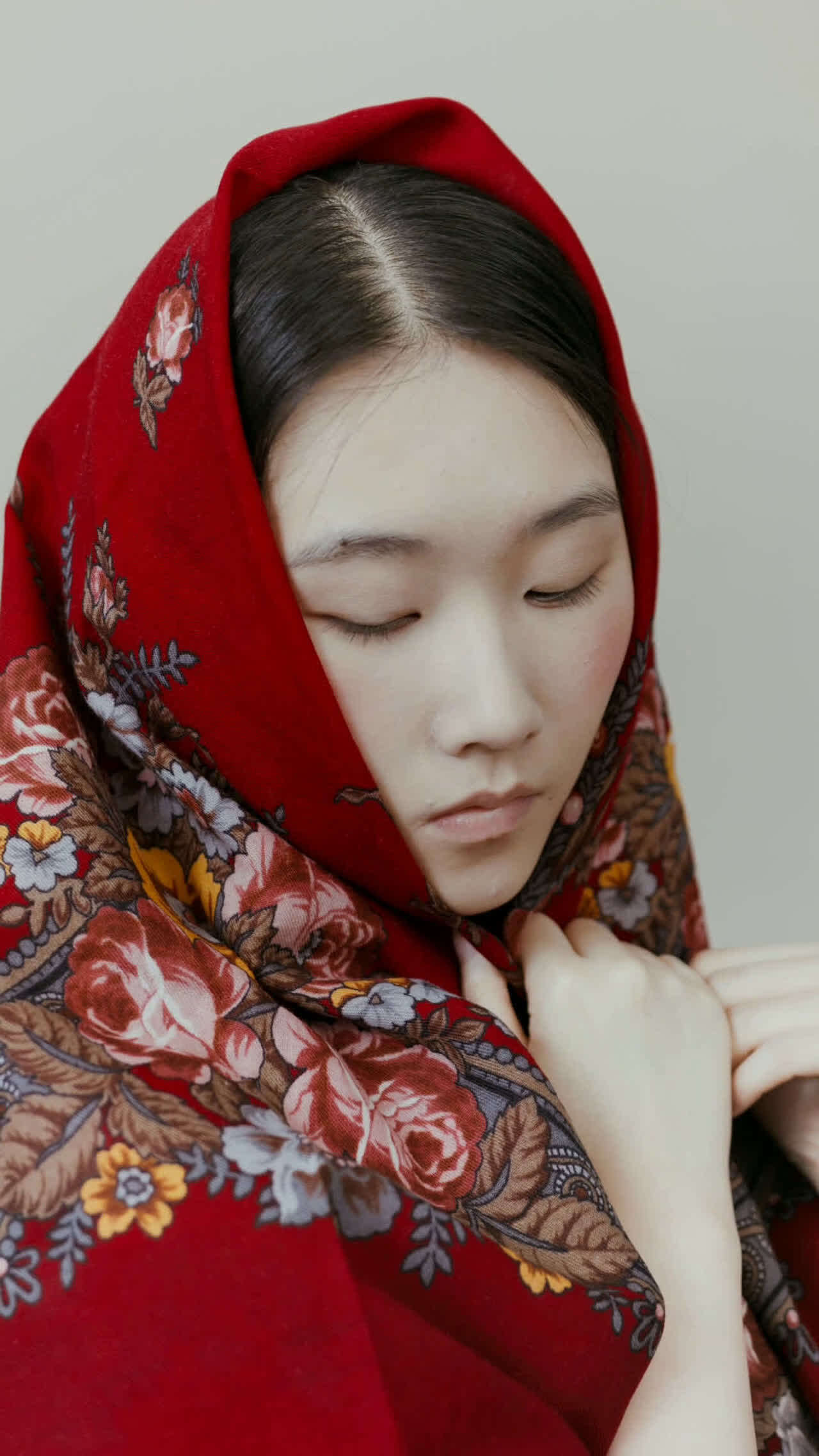 Fashionable ways to style a scarf