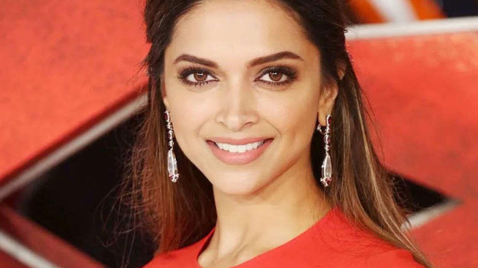 Pathan: Deepika Padukone charging this whopping amount for Shah Rukh ...