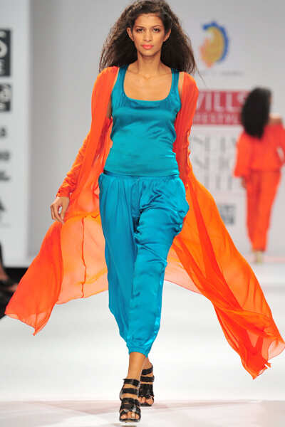 A model showcases a creation by designers Hemant and Nandita on Day 3 ...