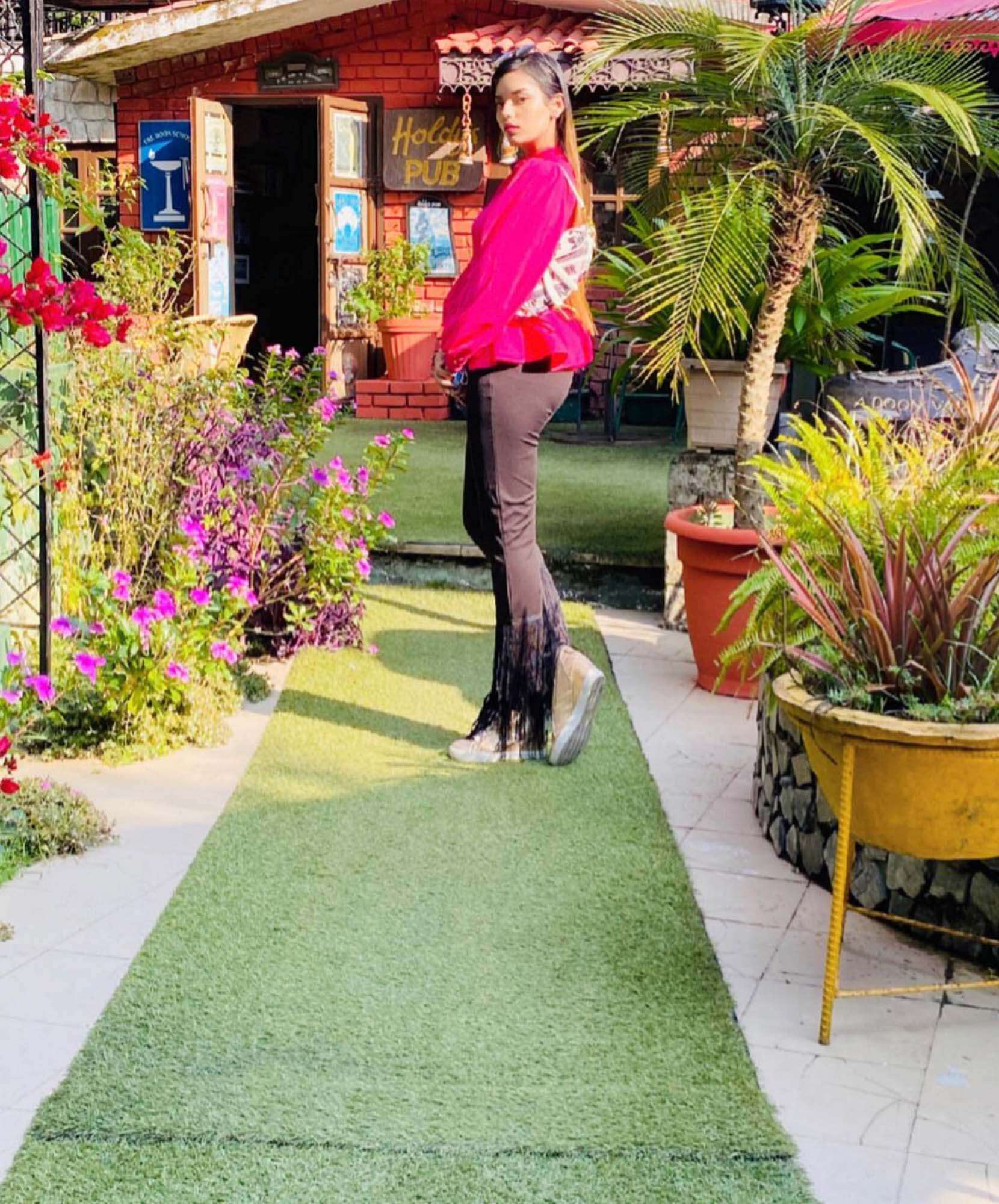 Meet Indian cricketer Rishabh Pant's gorgeous ladylove Isha Negi- The ...