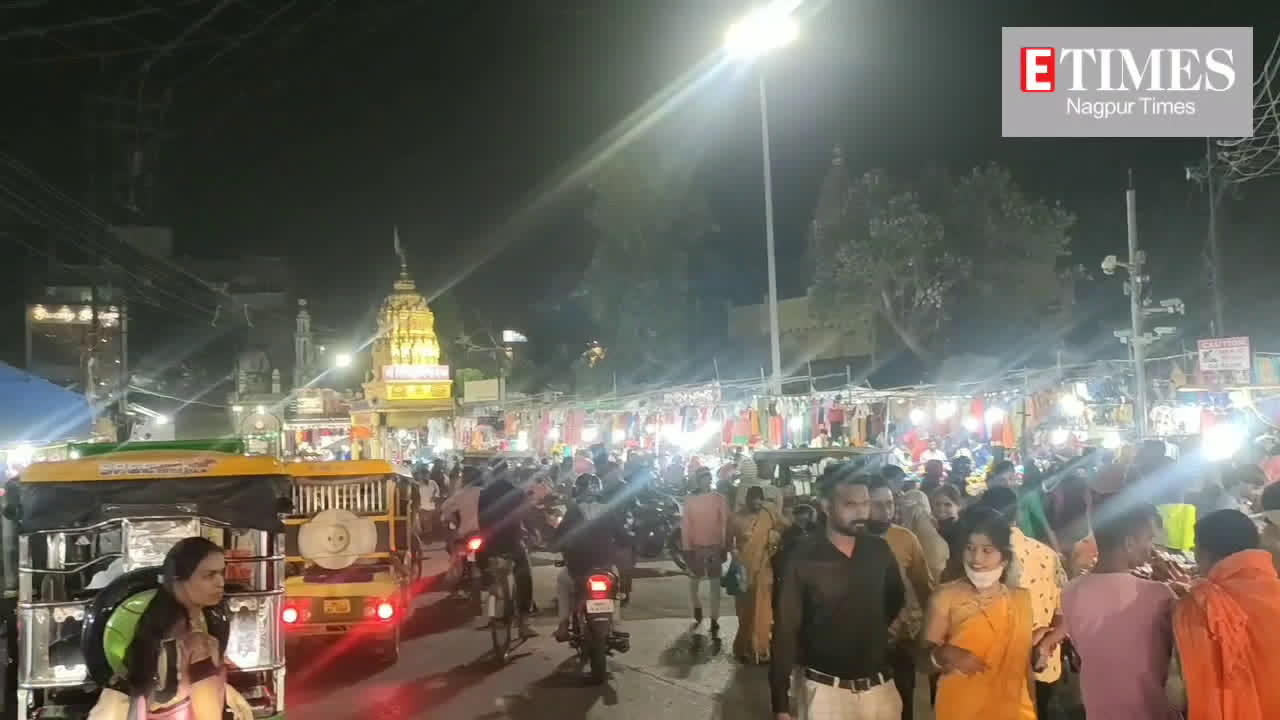 Shopping: Diwali shopping peaks in Mahal