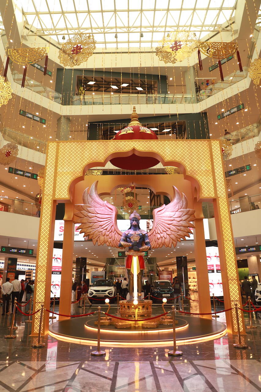 Watch a Chandigarh mall install the Mighty Garuda to dispel COVID gloom ...