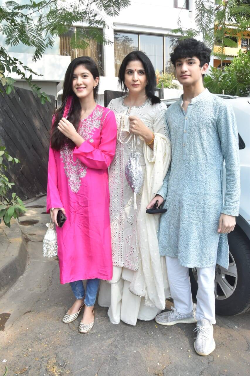 Shanaya Kapoor and Jahaan Kapoor with mommy Maheep Kapoor make a ...