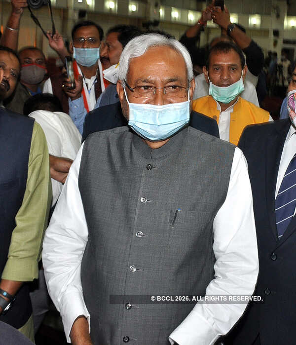 Nitish Kumar takes oath as Bihar CM- The Etimes Photogallery Page 9