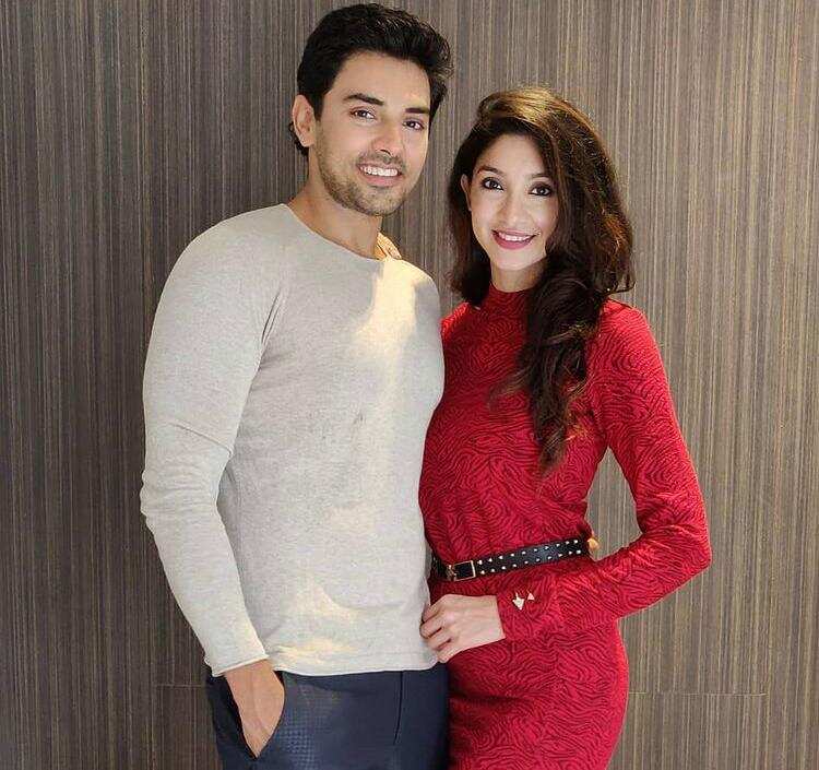 Beauty Queen Tanvi Vyas Trains Actor Hubby Harsh Nagar With Gujarati ...