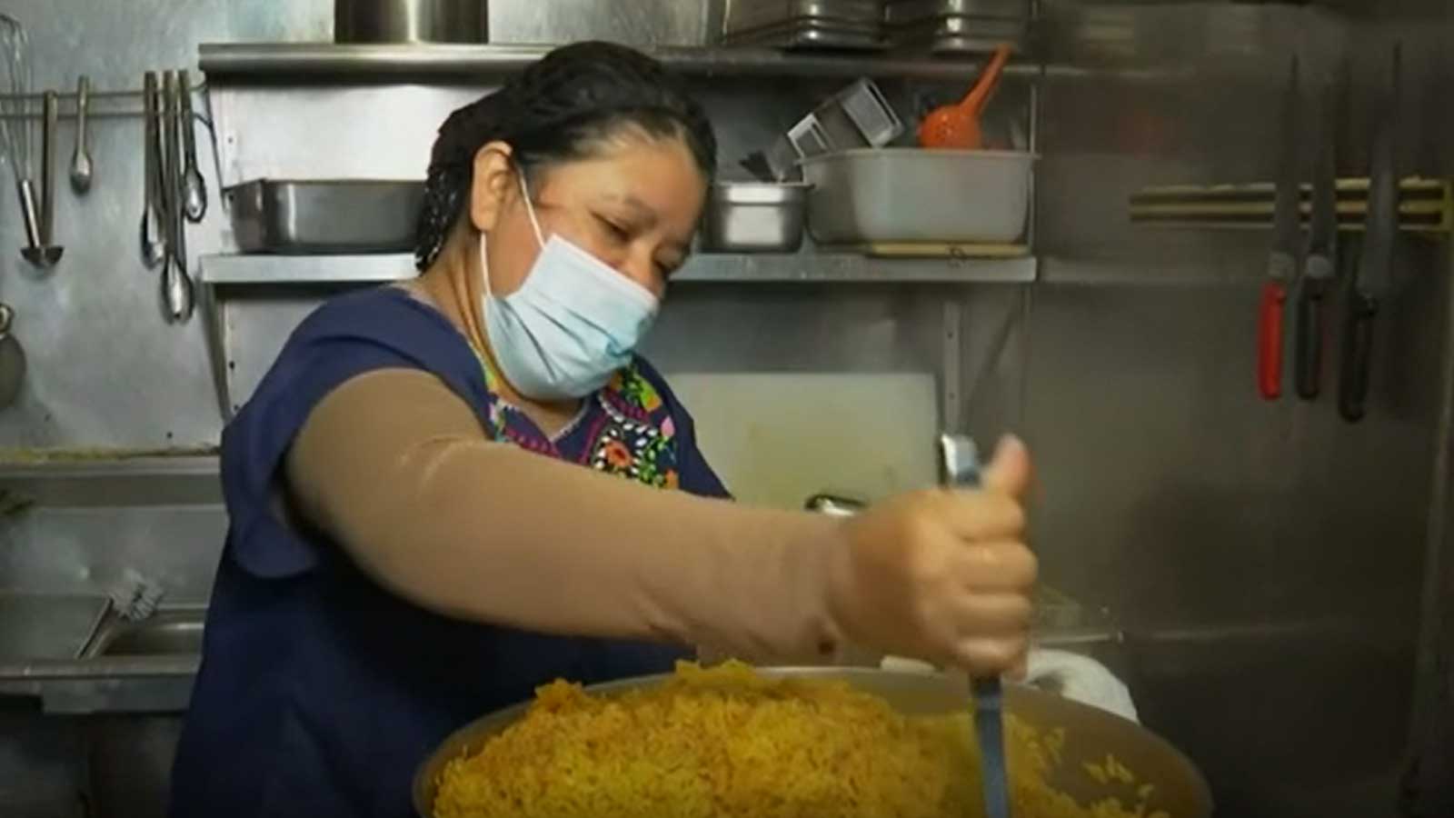 Restaurant turns into soup kitchen to feed the poor in New York