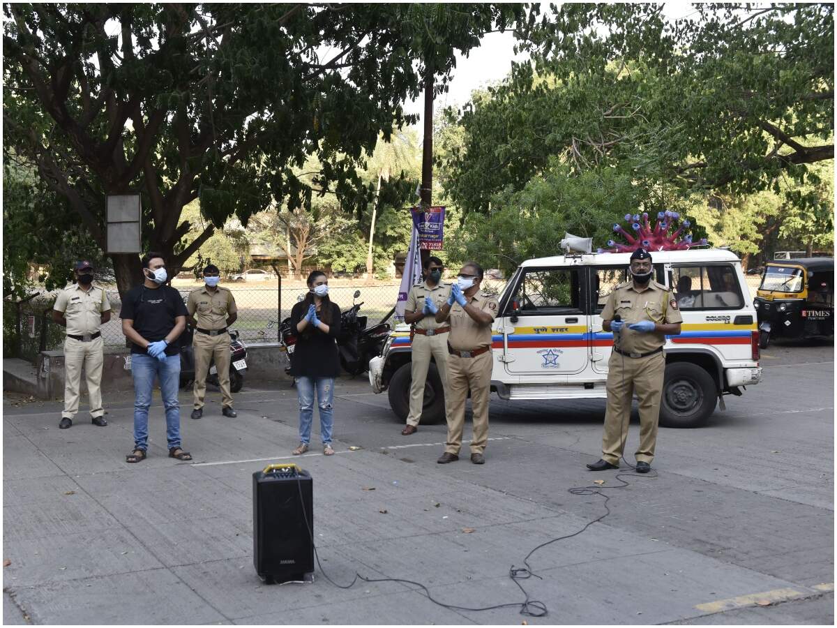 Shruti Marathe lends support to Pune's singing cops on their routine rounds