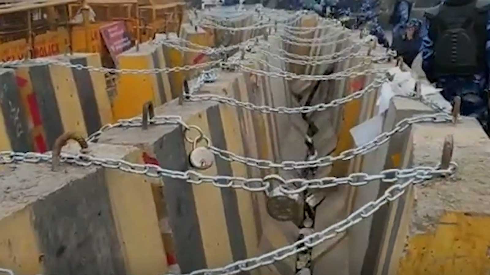 Farmers' protest: How Delhi police use locks to further strengthen ...
