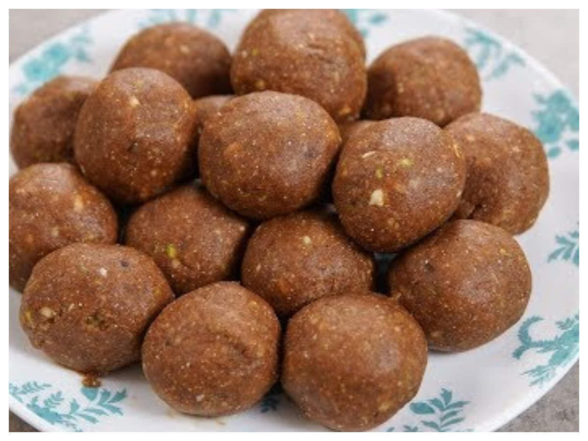 Pinni ke Laddoo Recipe: How to make Pinni ke Laddoo Recipe at Home ...