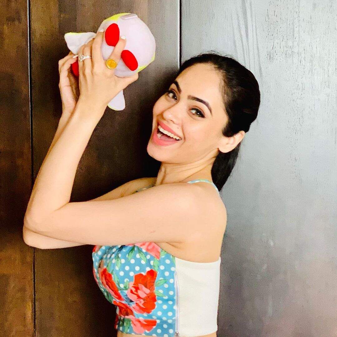 Singer-actor Malobika Banerjee embarks on a new journey | Bengali Movie ...