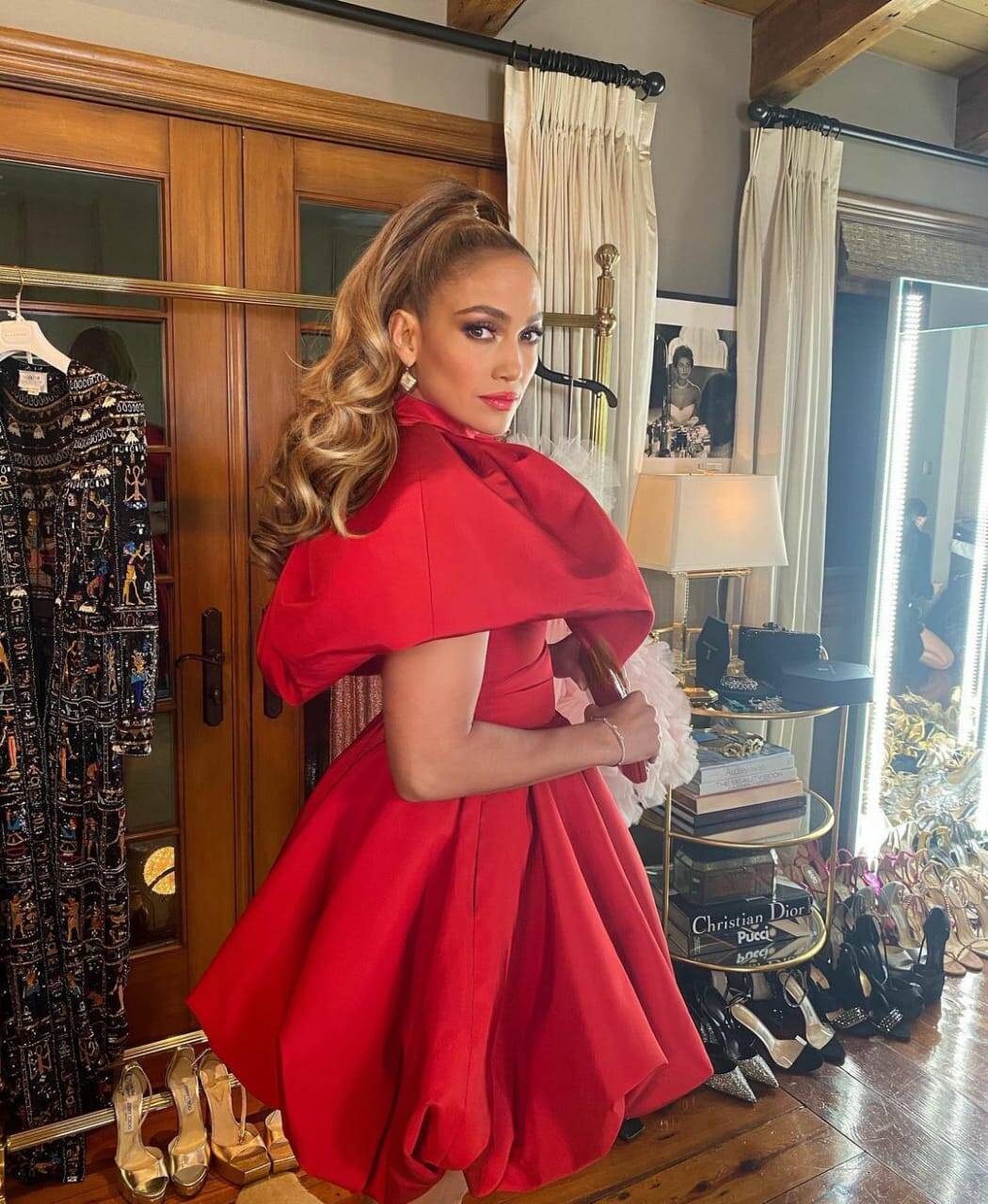 All the times JLo looked gorgeous in red!