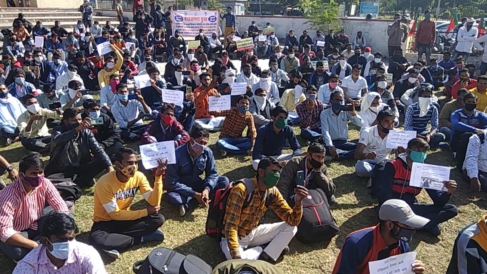 Jaipur: Unemployed youths stage a protest against govt, demand jobs