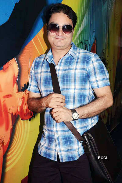 Vinay promotes movie Photogallery - ETimes
