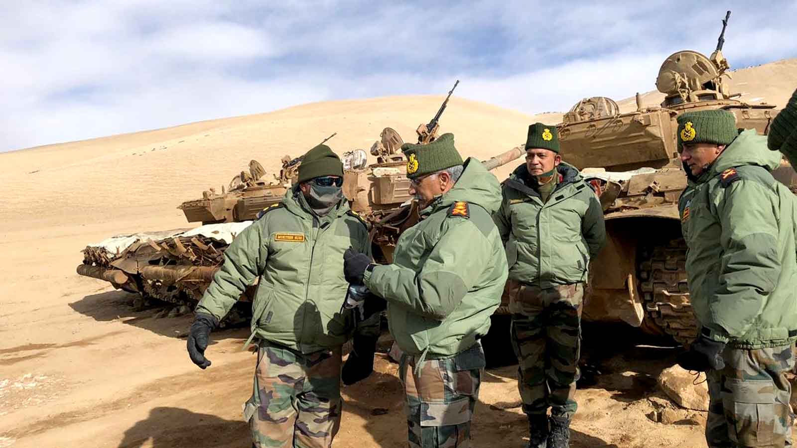 Army Chief visits LAC to boost morale of soldiers