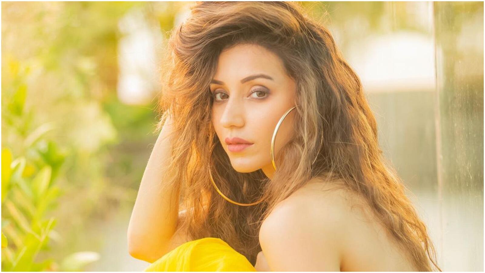Why Heli Daruwala loves working with Darshan Rawal