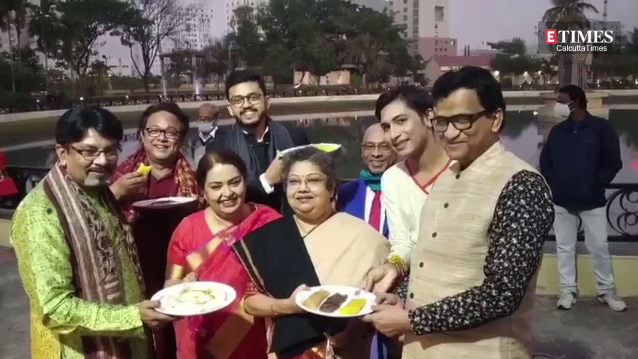Glimpses from the inauguration of a pithe puli utsav in the city