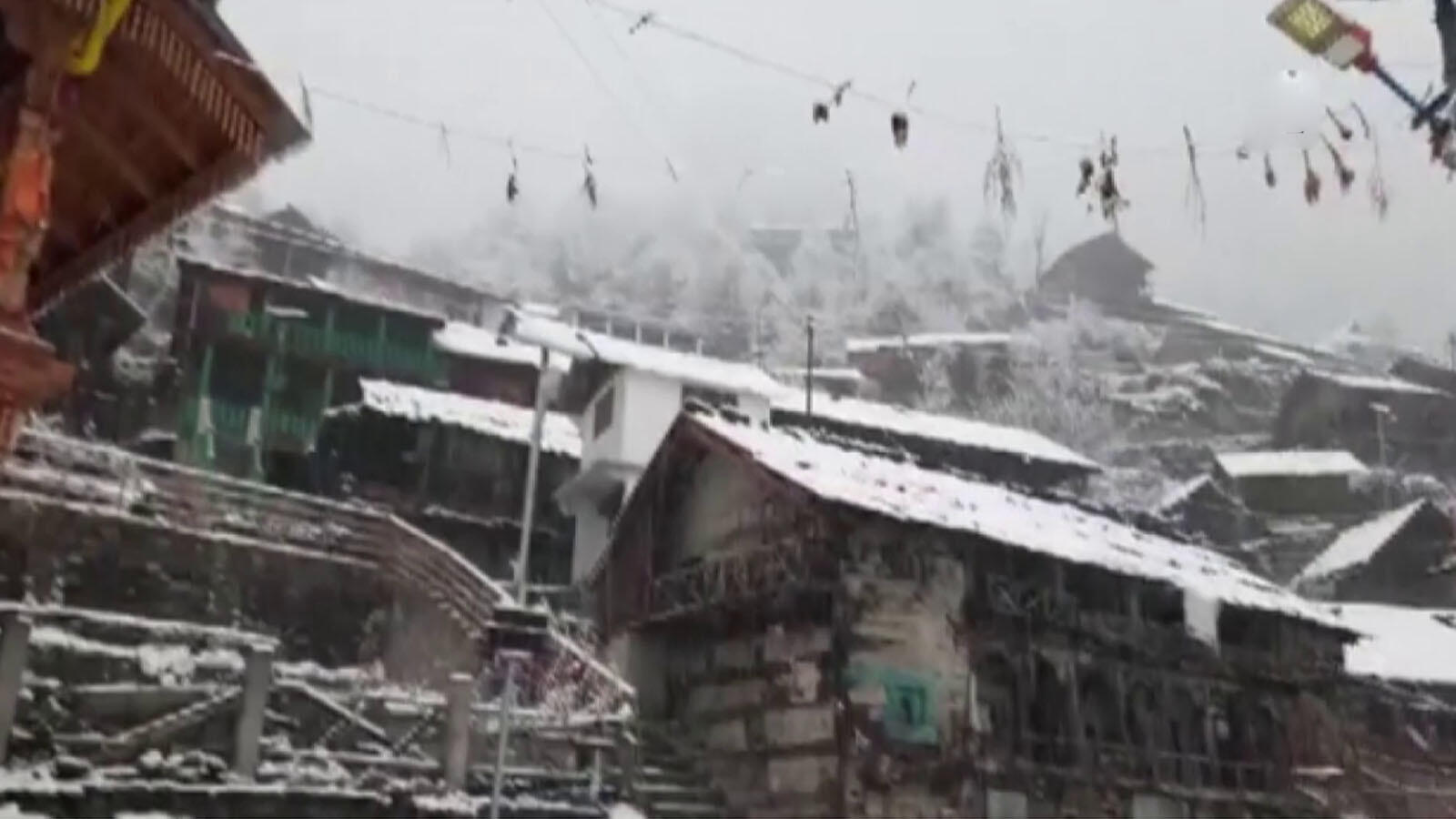 Uttarakhand receives heavy snowfall