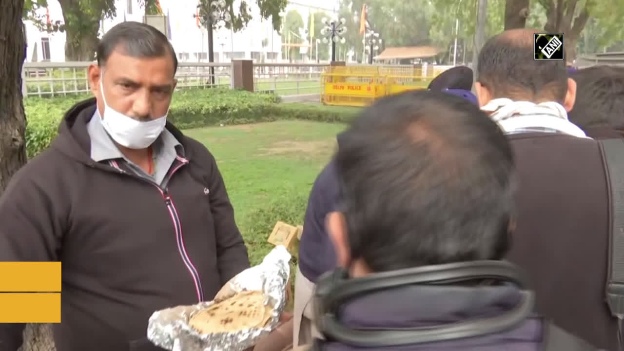 Watch: Langar distributed outside Vigyan Bhawan in Delhi