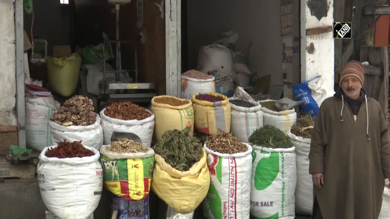 Dry vegetables ‘Hokh Syun’ in demand amid freezing winter in Kashmir