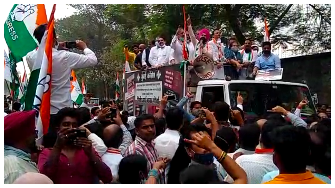 Mumbai: Congress members protest outside Arnab Goswami’s Worli office