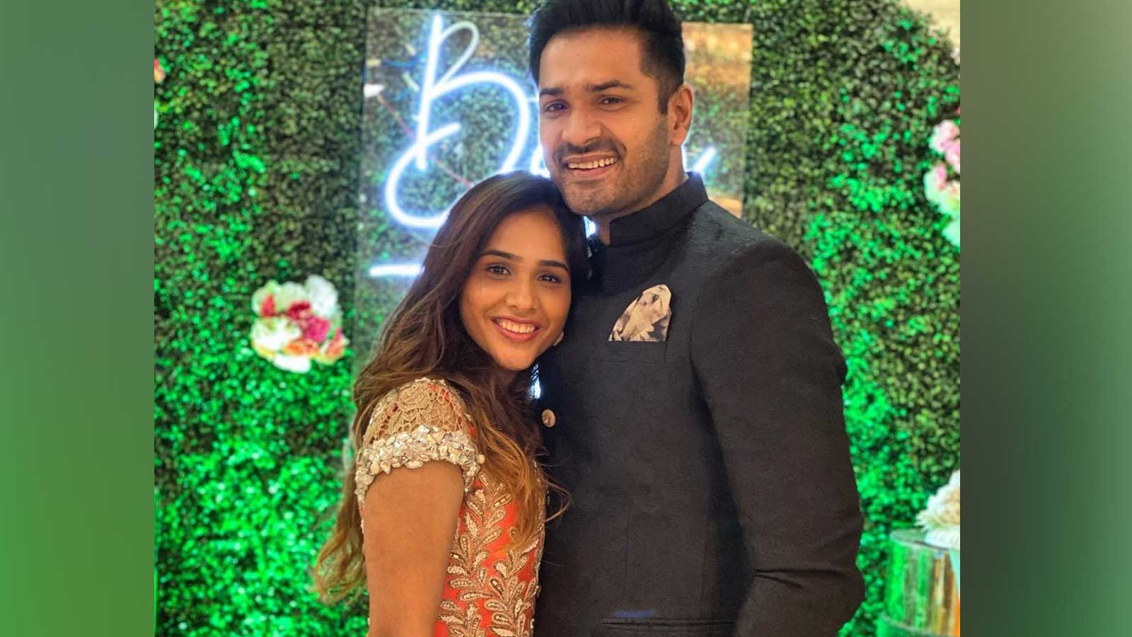 Celeb couple Mrunal and Sweety Jain work out together and inspire you ...