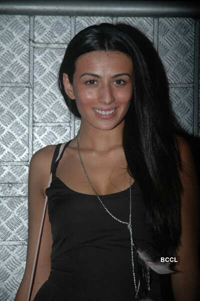 Neha Dhupia strikes a pose at Vie Lounge in Mumbai - Photogallery