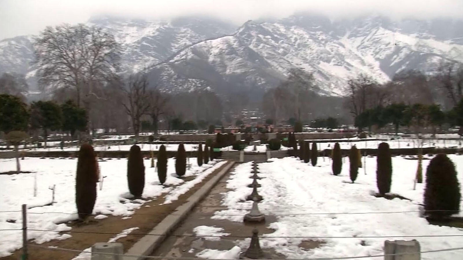 Snowfall in Srinagar pushes tourism sector