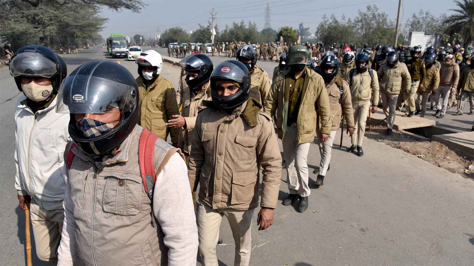 Security deployment continues at Singhu border, farmers' protest enters ...