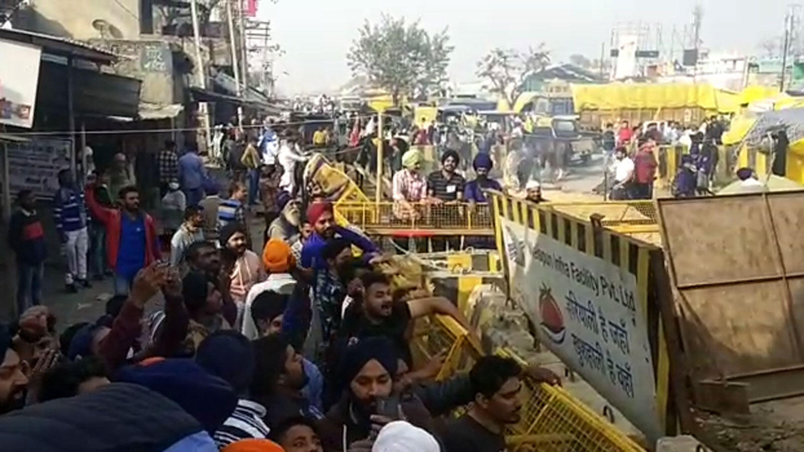 Delhi: Protest by farmers at Singhu border continues