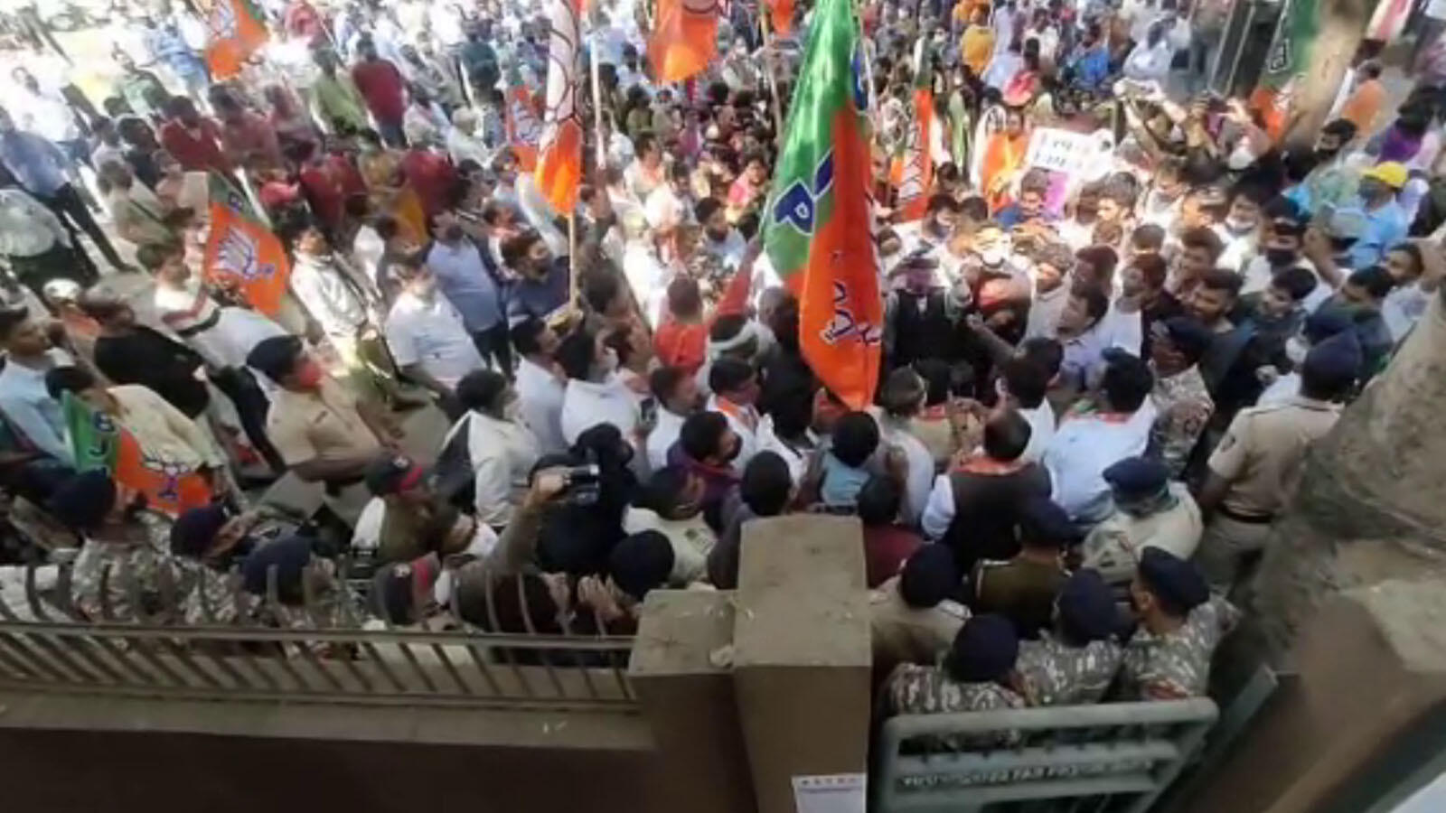 Maharashtra: BJP’s ‘halla bol’ on govt over power bills in Nagpur