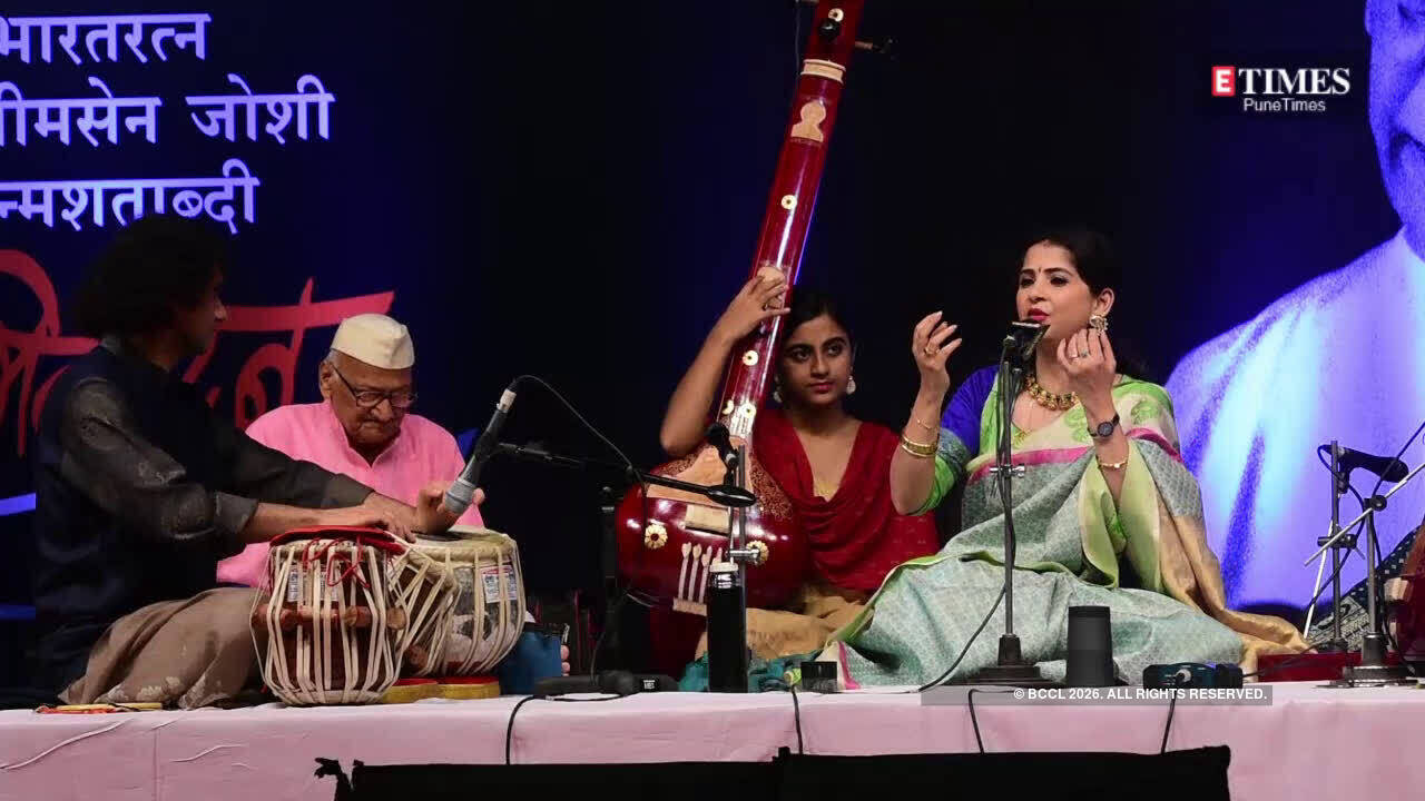 abhangwani: Kaushiki Chakrabarty held Puneites captive with 'Sundar te ...