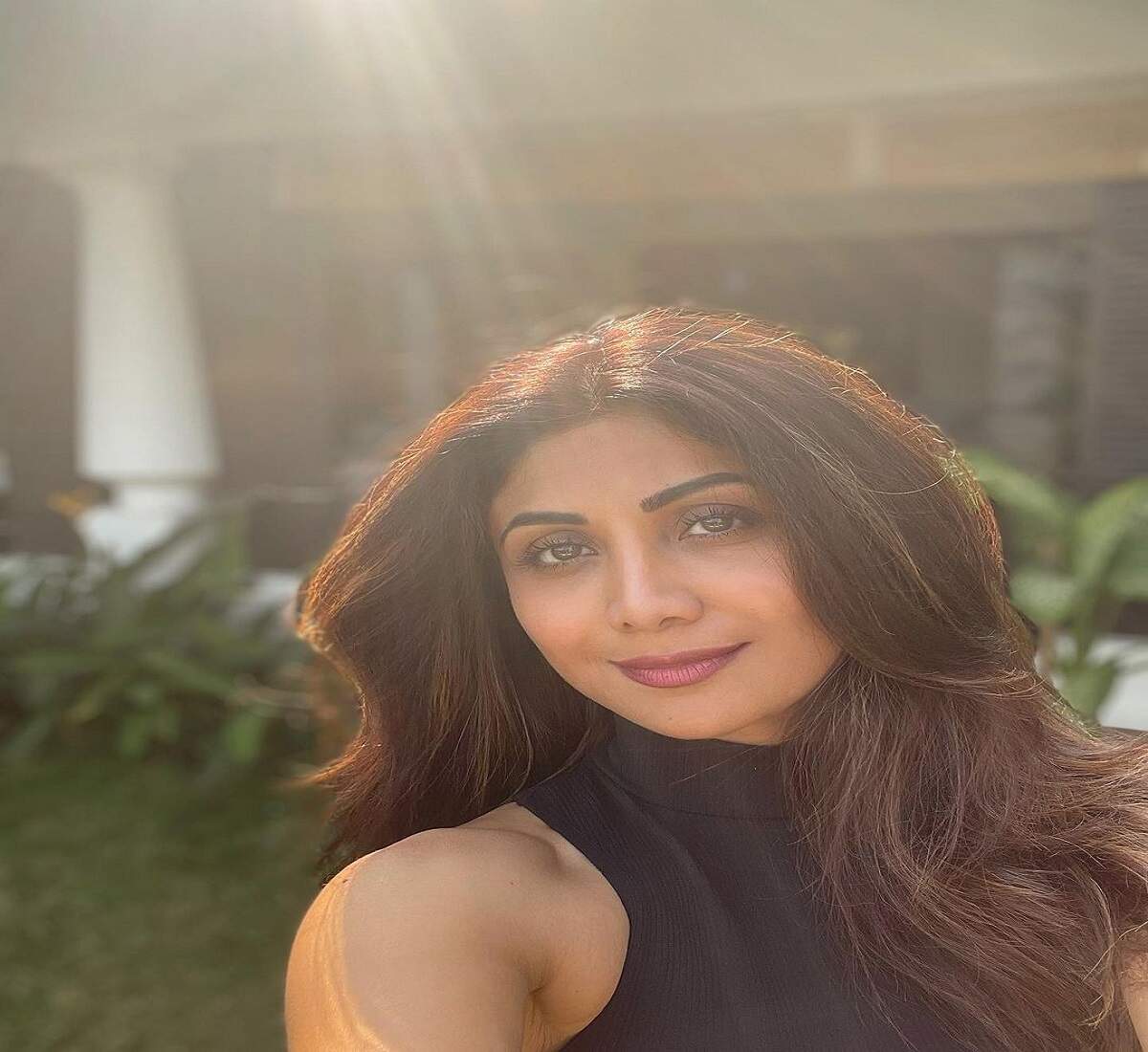 Shilpa Shetty indulges in bhakti in Haridwar, recites Mahamrityunjaya ...