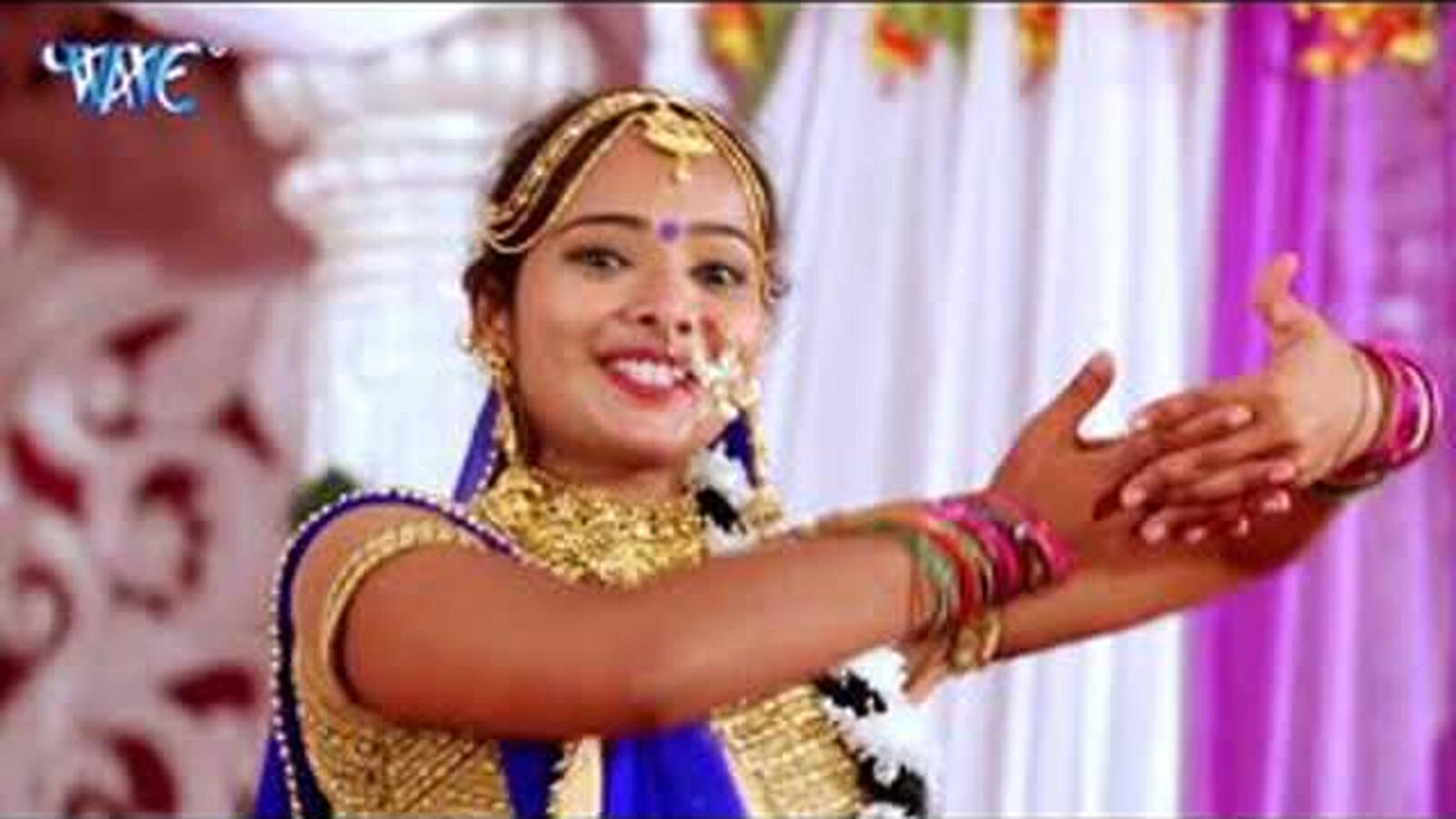 Bhojpuri Bhakti Geet: Latest Bhojpuri Devi Geet ‘Karishma Mai Ke’ Sung ...